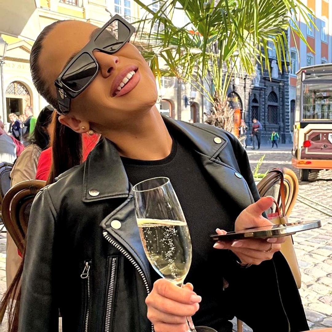 How to Text a Sugar Mummy? Tips and Examples